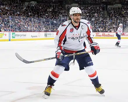 Alexander Ovechkin nousi Jari Kurrin rinnalle