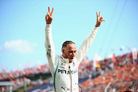Lewis Hamilton kiitti Sebastian Vetteliä - "On ollut etuoikeus"