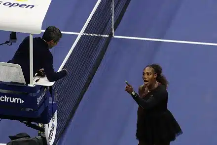 Raivokohtaus toi Serena Williamsille 17 000 dollarin sakot