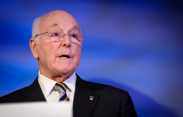 F1-maailma suree: Selostajalegenda Murray Walker on kuollut