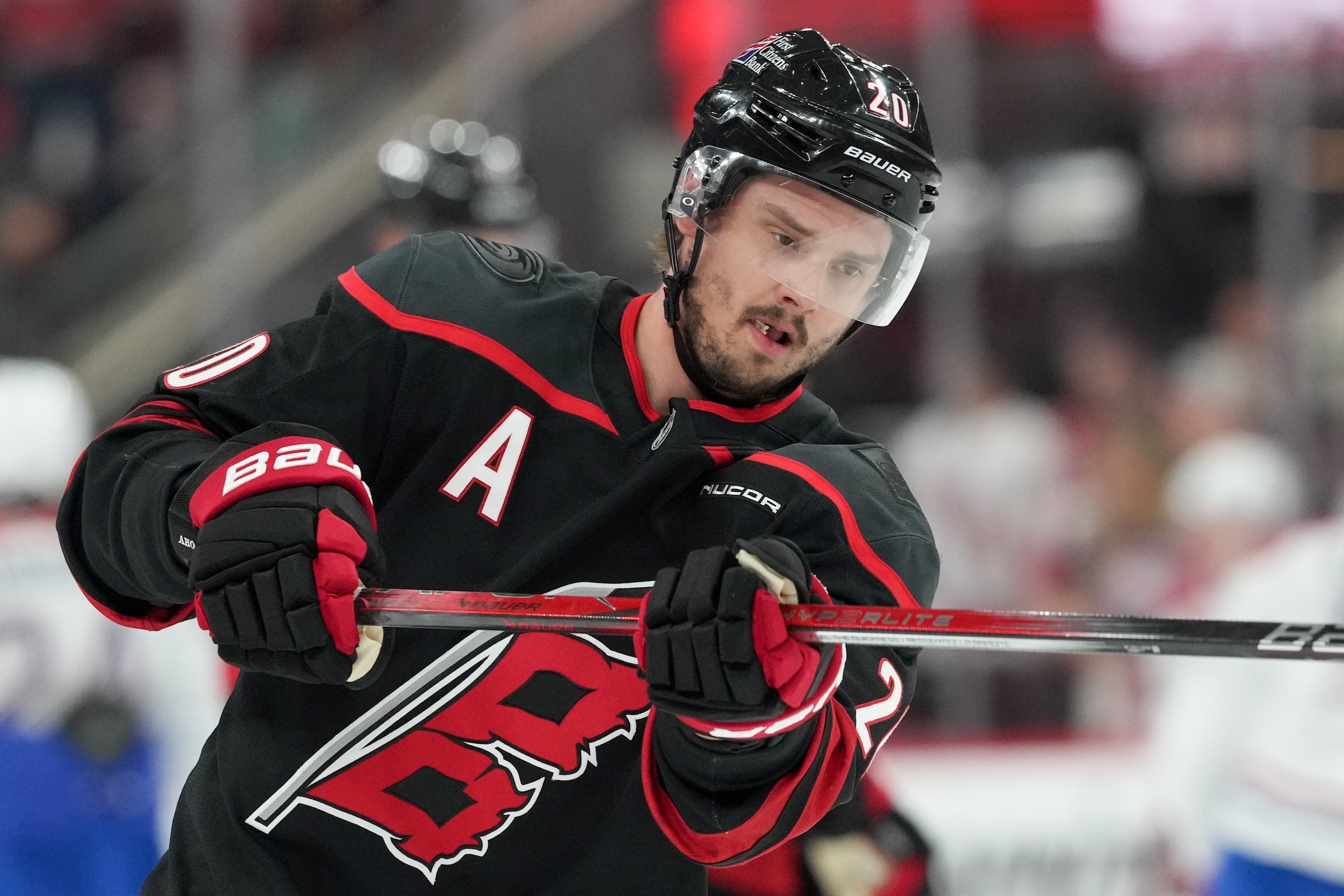 Sebastian Aho löi nyrkin pöytään ison pettymyksen jälkeen ...